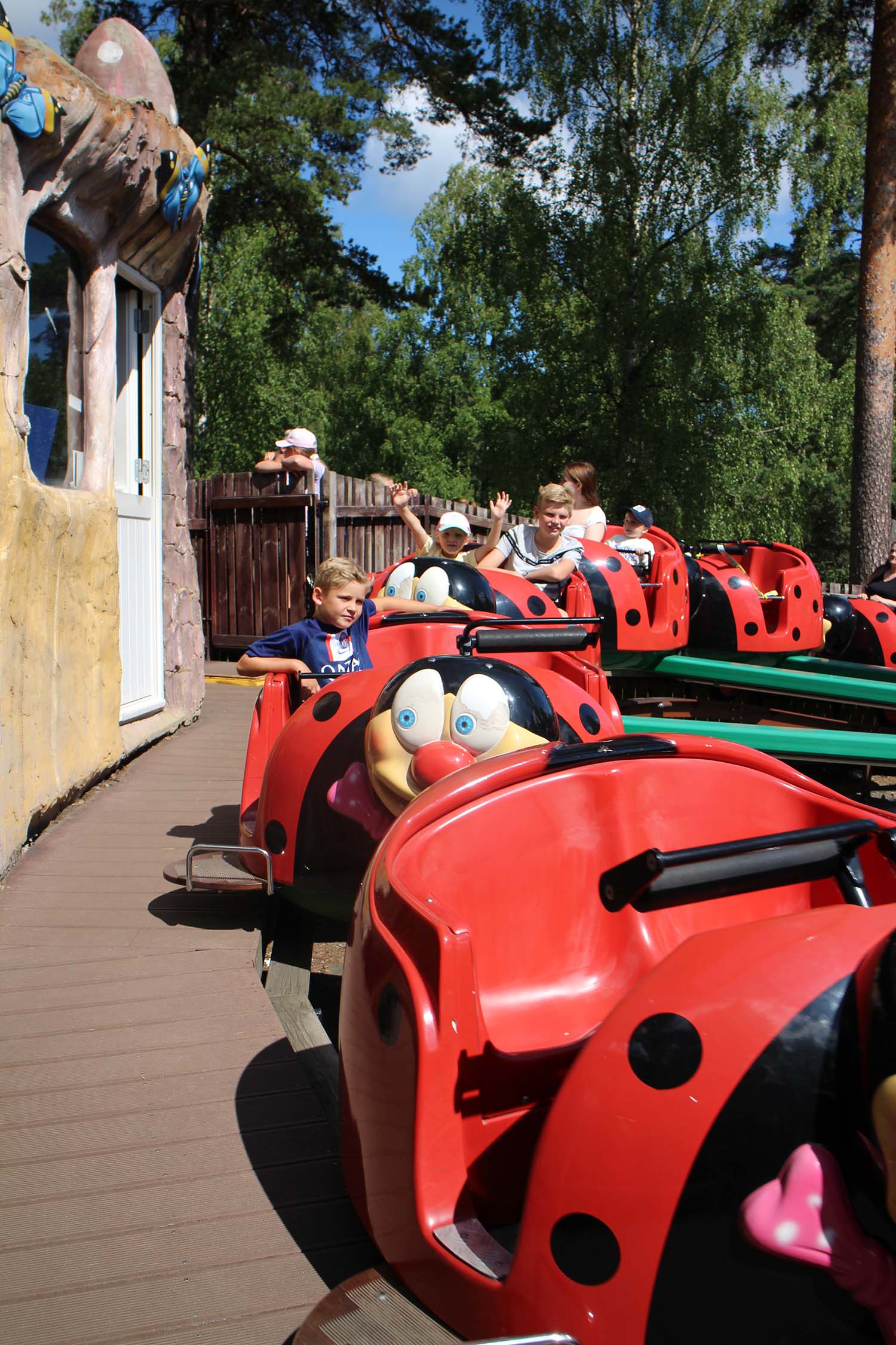 Tusenfryd - Norges största nöjespark - Barnens Turistguide